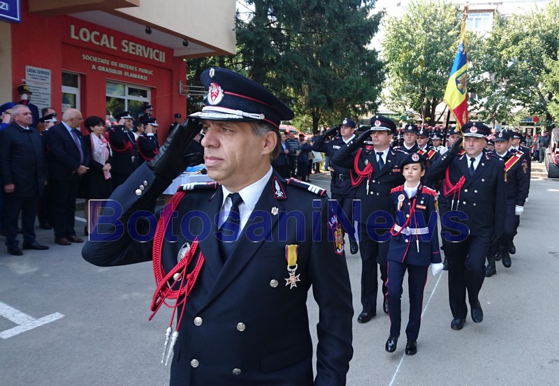 Fotografiile zilei! Copii îmbărcați în ținute de pompieri la ...