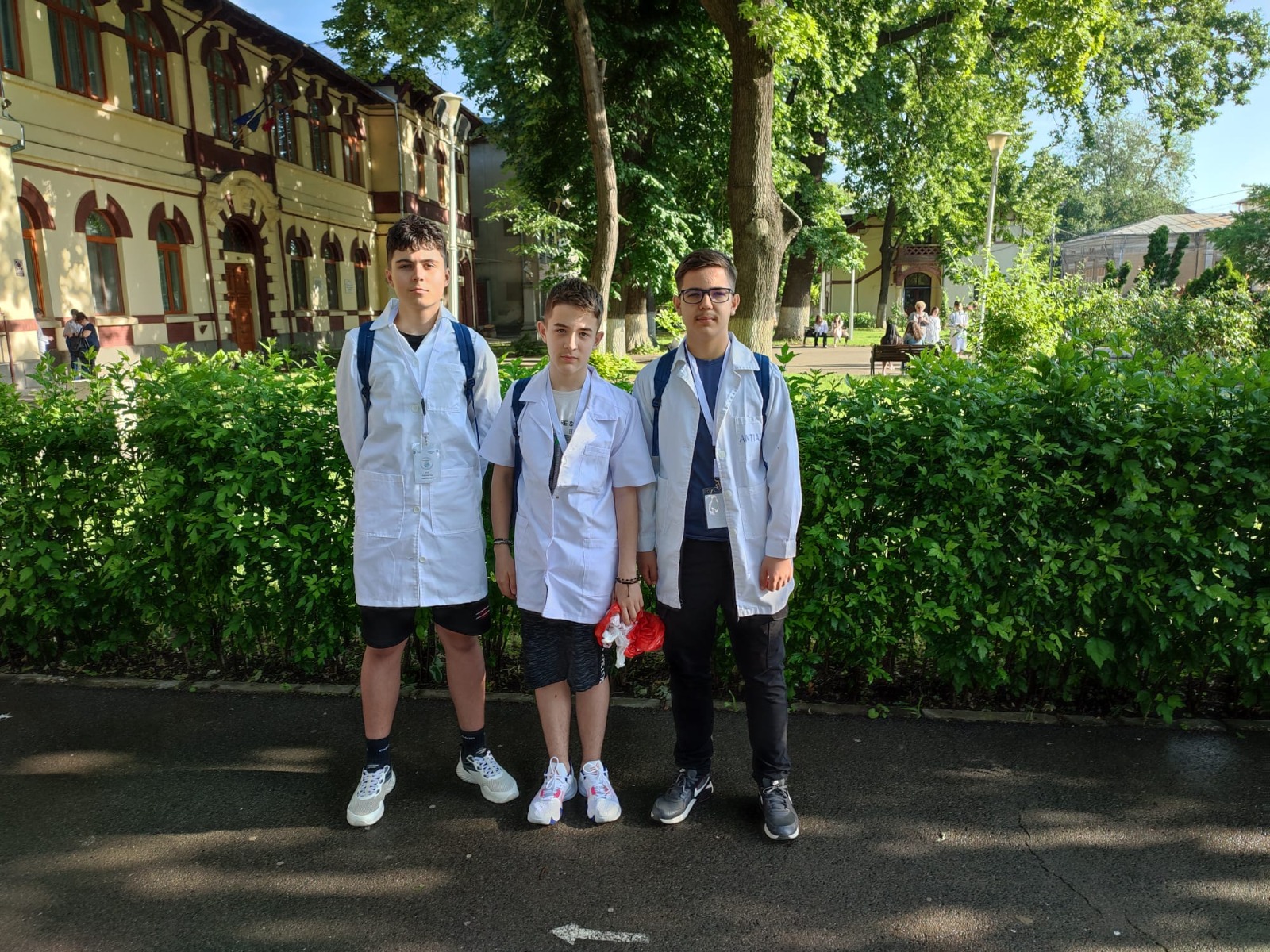 FOTO! Un elev de la Colegiul Național ”Mihai Eminescu” Botoșani s-a întors cu premiu de la ...