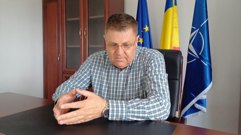 Un primar din Botoșani, acuzat de luare de mită, a cerut să i se ridice ...
