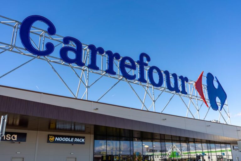 Ce nume vor avea magazinele Carrefour, după ce au fost cumpărate de ...